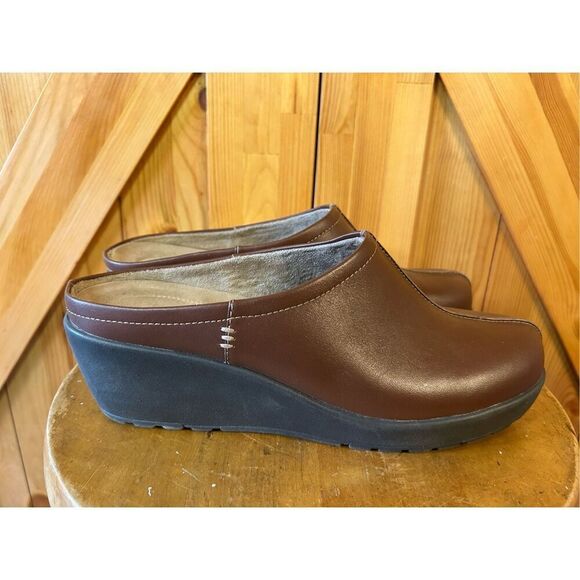 Easy Spirit | Shoes | Easy Spiritwomens Size 95 Leather Clogs Wedge ...